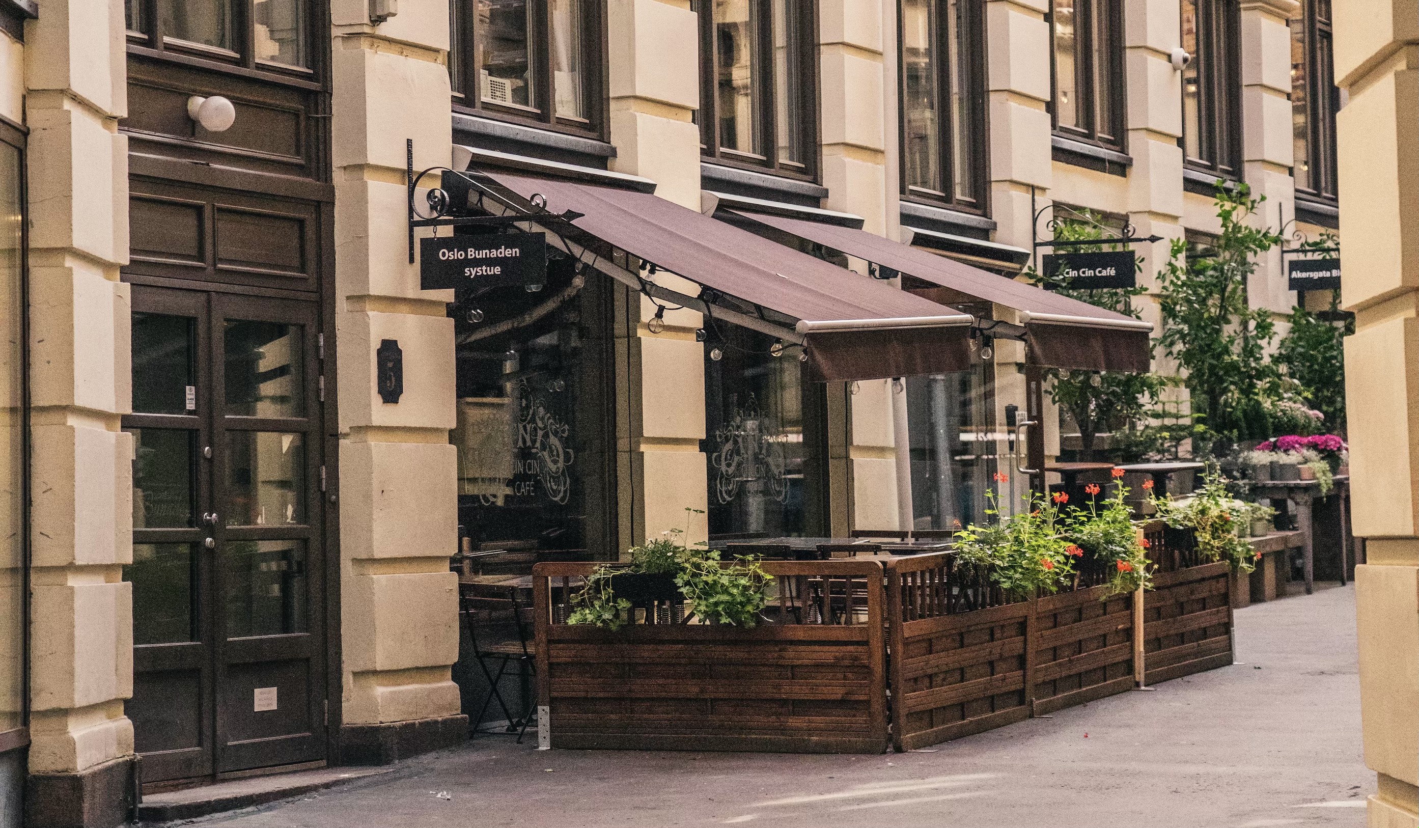 Jakie markizy wybrać do ogródka restauracyjnego, Markizy restauracyjne ...